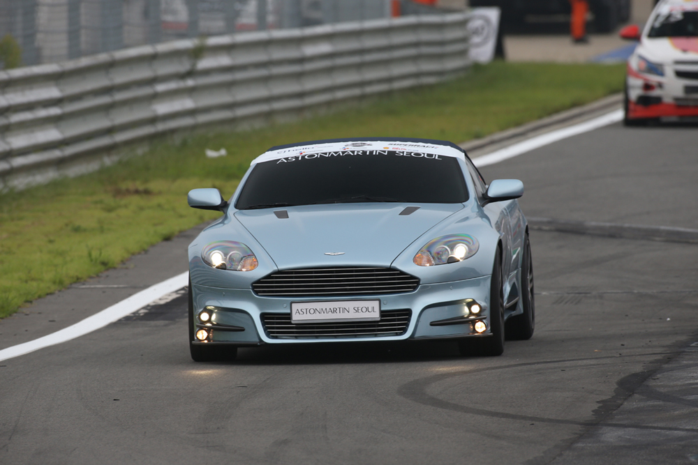 애스턴마틴 DB9, 슈퍼레이스서 자태 뽐내
