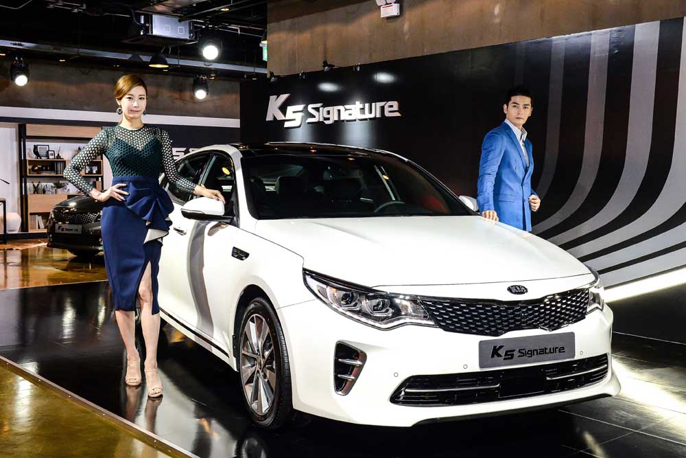 기아차 야심작 2종 출시 `2017년형 K5·K5 PHEV`