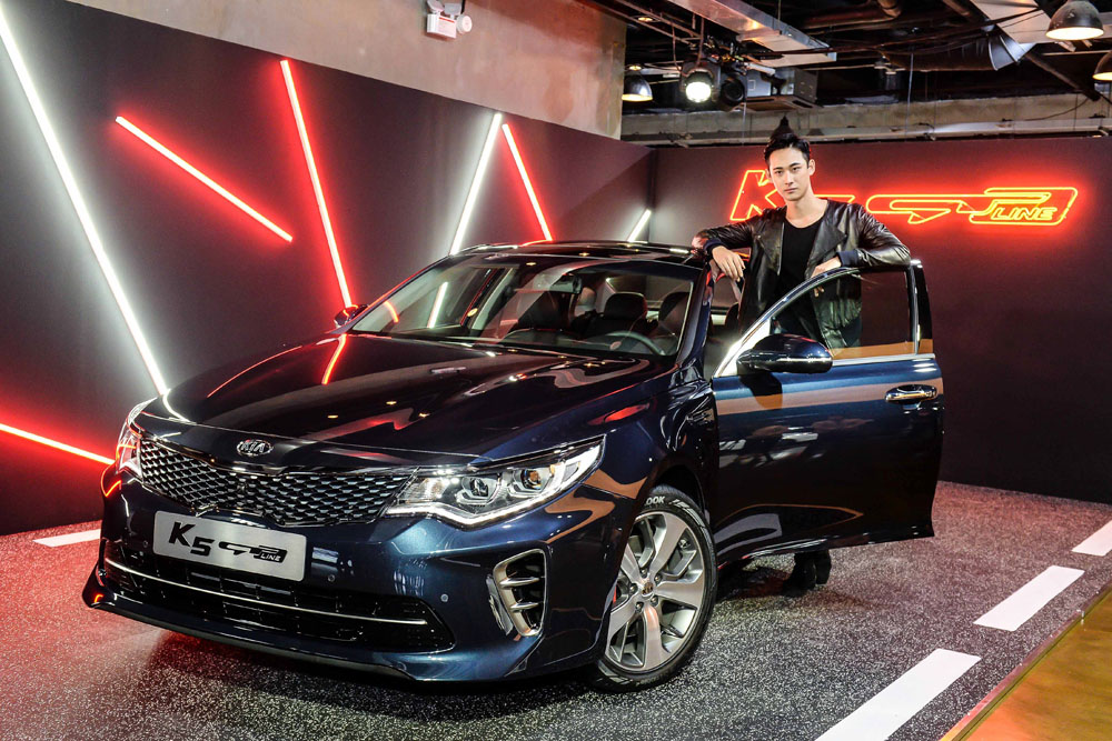 기아차 야심작 2종 출시 `2017년형 K5·K5 PHEV`