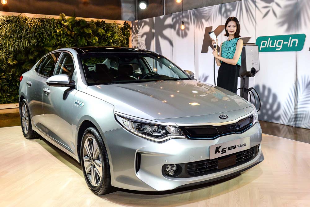 기아차 야심작 2종 출시 `2017년형 K5·K5 PHEV`