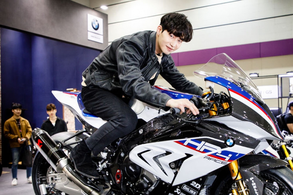 BMW, 215마력 모터사이클 '뉴 HP4 레이스' 공개..9900만원