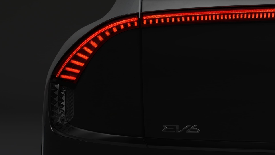 기아, 첫 전기차 CV 모델명 'EV6'로 확정 및 티저 공개
