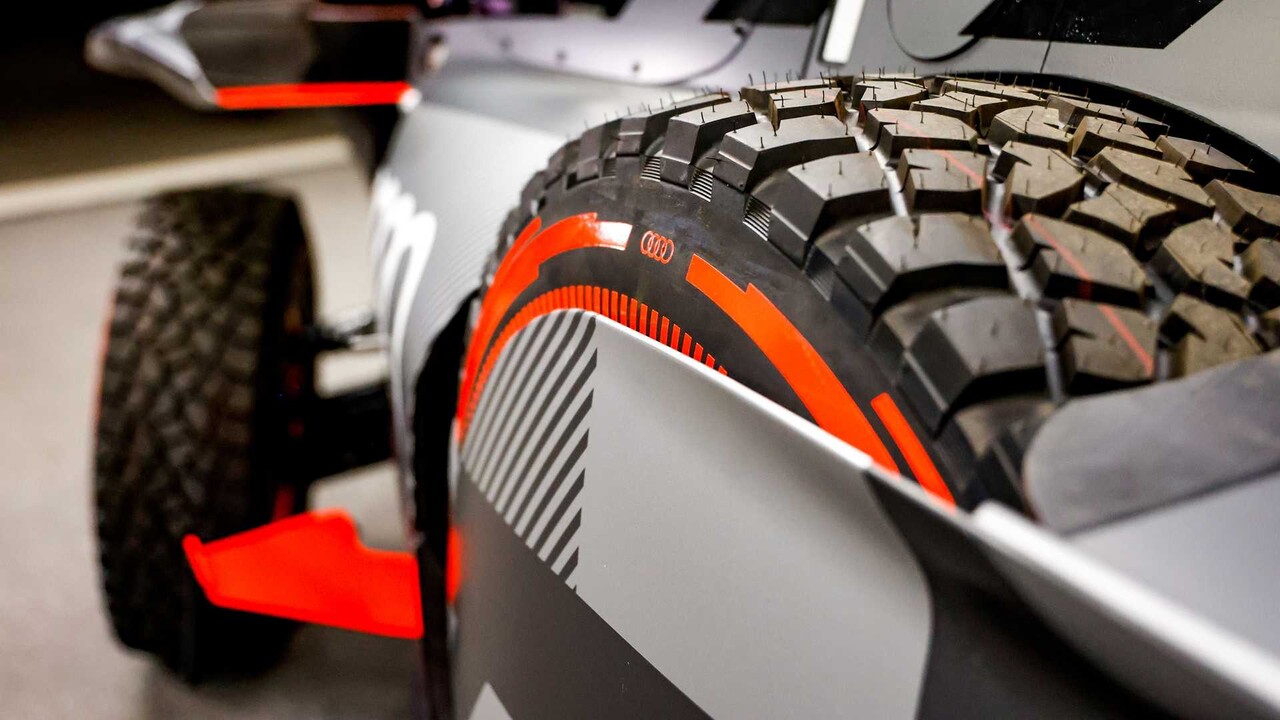 미친 존재감 아우디 다카르랠리용 `RS Q E-트론 E2`