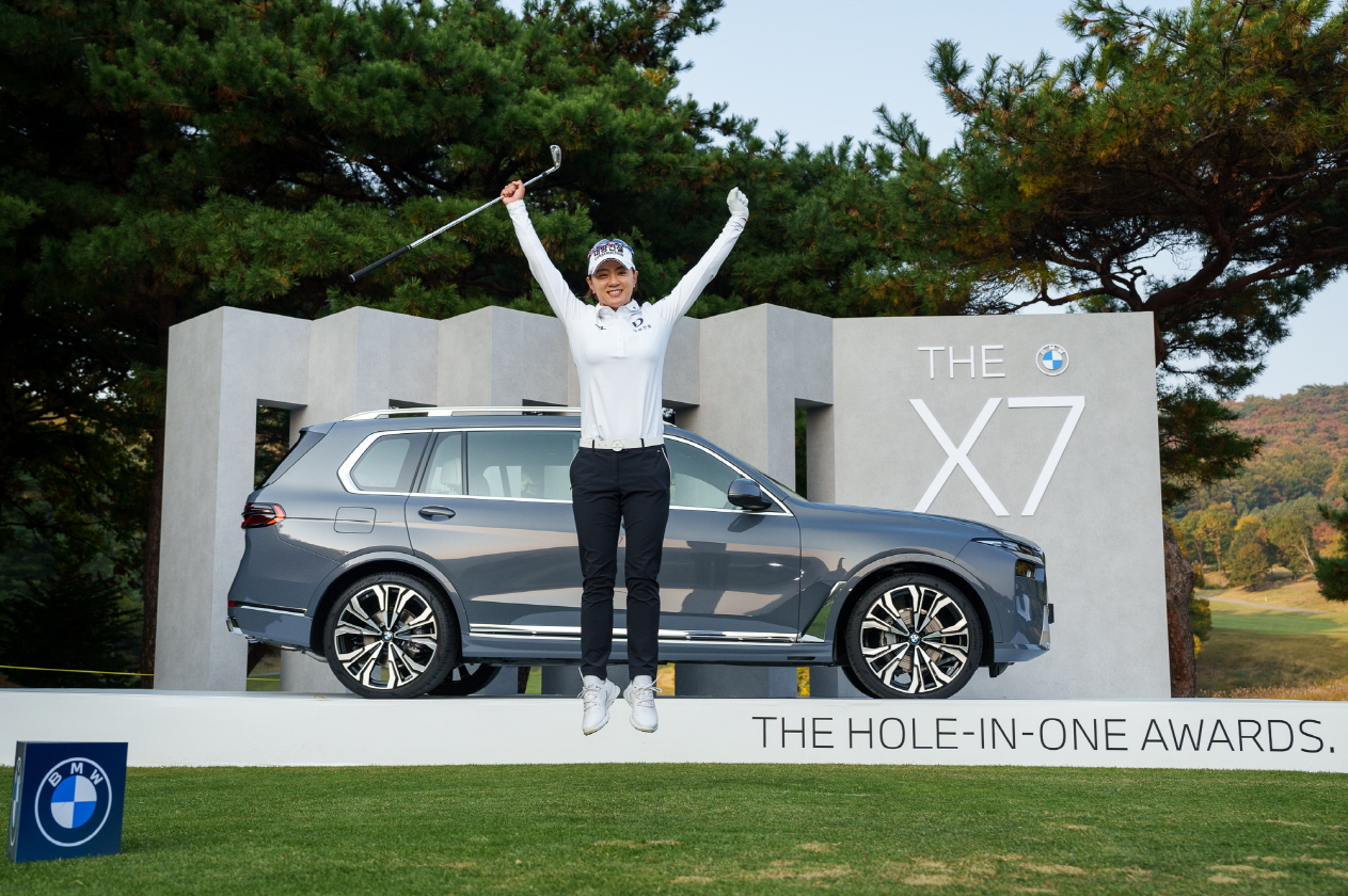 BMW LPGA, 홀인원 최나연 `뉴 X7` 받고 펄쩍!