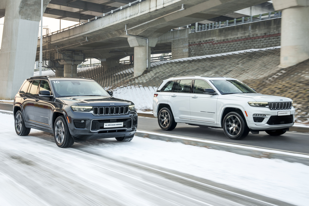 지프 `올뉴 그랜드 체로키 4xe` 매니아 홀리는 PHEV의 마법