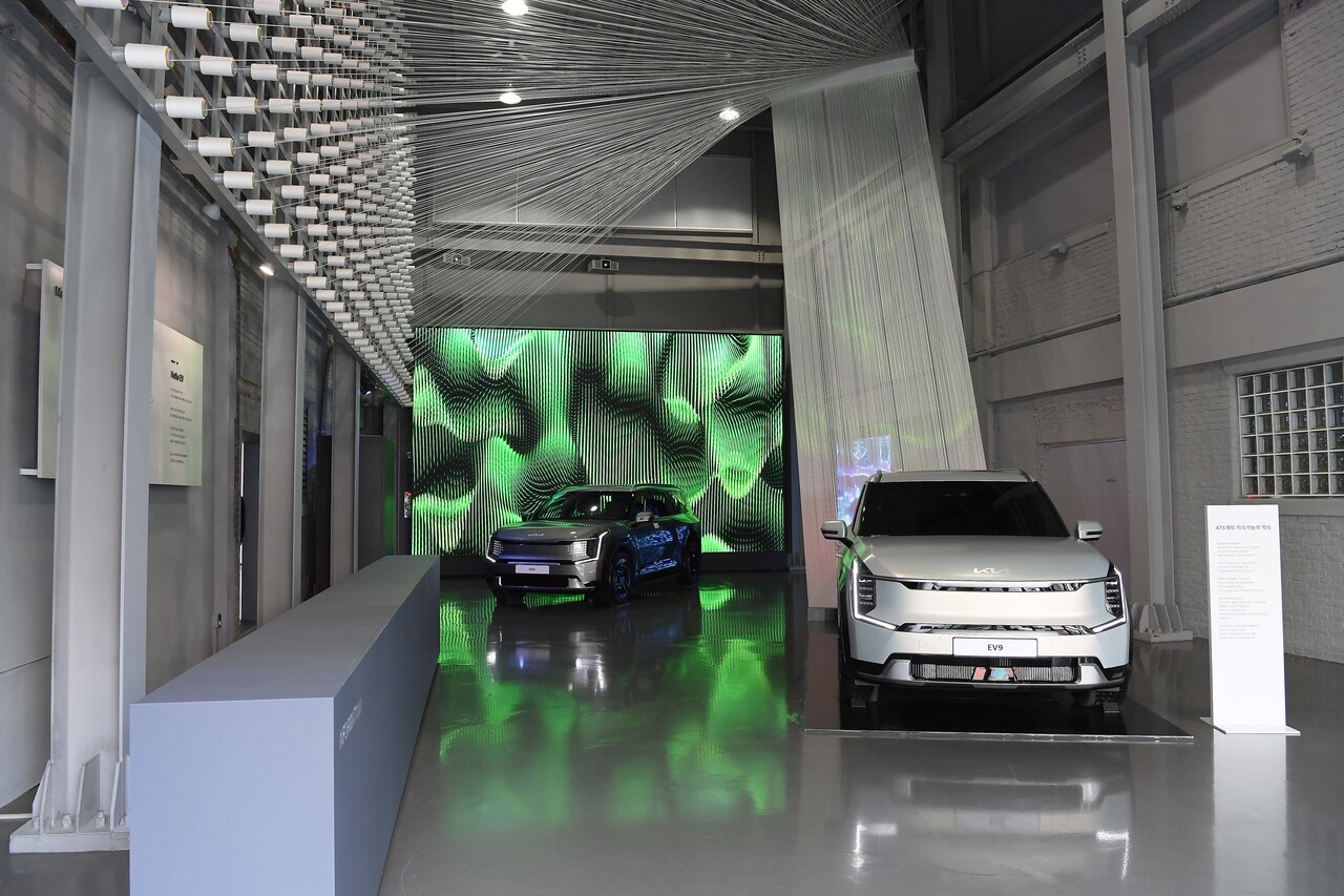"테슬라 못지 않은 IT형 전기차 탄생" 기아 EV9, SDV시대 연다