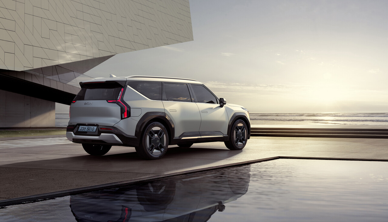 전기 SUV 대형화 시대 돌입 'EV9-EX90-EQS SUV' 삼파전