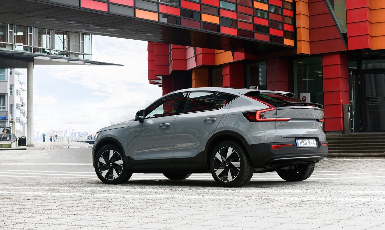볼보차, 2024년식 `C40 리차지’ 출시...“407km 주행, 408마력 전기SUV"