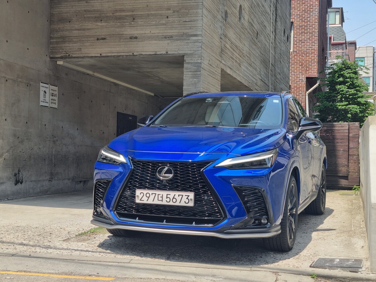렉서스 NX 450h+ F SPORT '한없이 부드러운 PHEV 끝판왕'