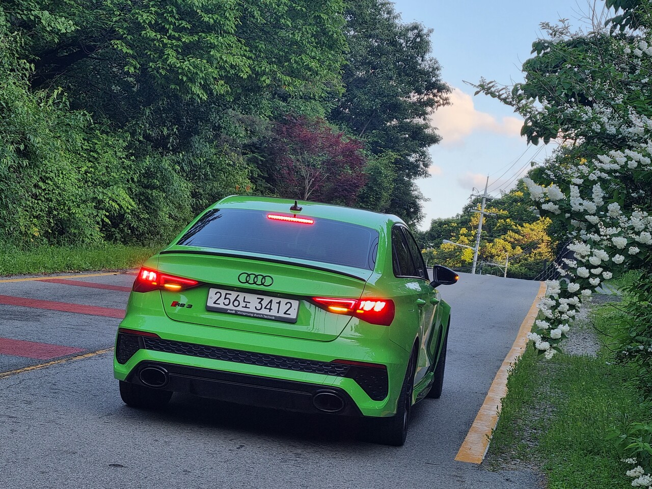 아우디 RS3 '내 맘 보다 반박자 빠른 매력 폭발'