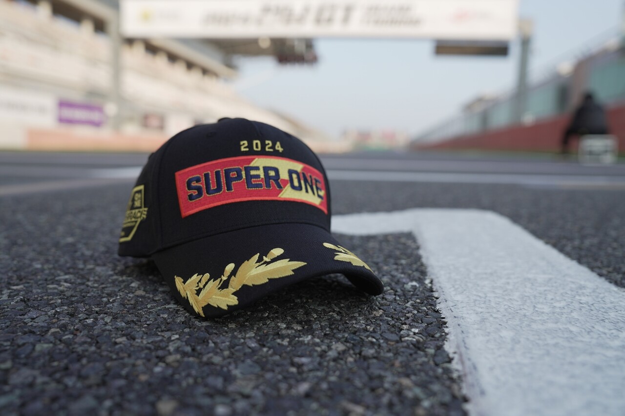 슈퍼레이스, 2024시즌 챔피언 모자 한정 발매…`무신사 드롭` 판매