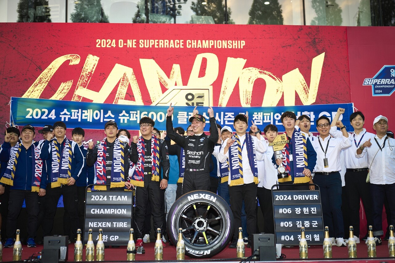[슈퍼레이스] 장현진, 슈퍼6000 첫 챔피언 등극…팀-타이어 챔프 '서한GP-넥센'
