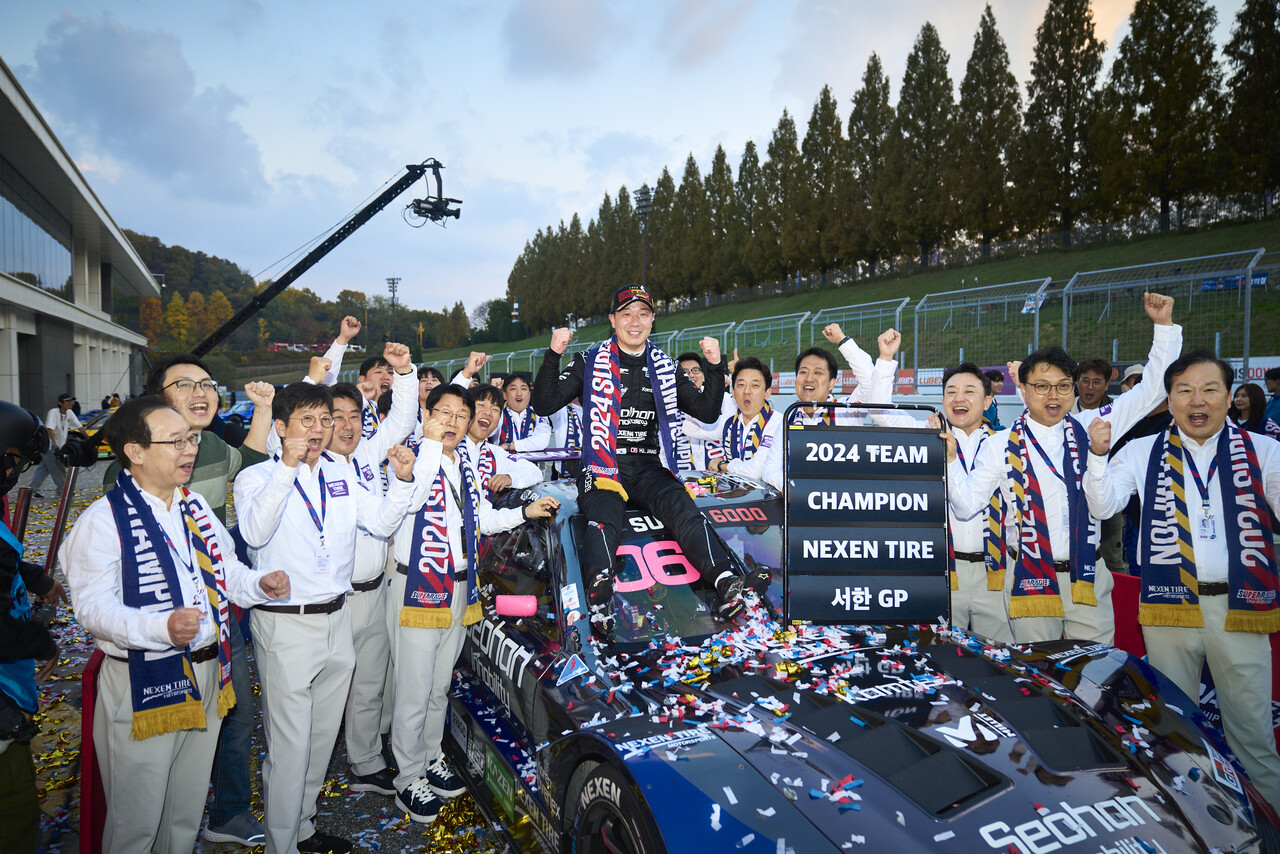 [슈퍼레이스] 장현진, 슈퍼6000 첫 챔피언 등극…팀-타이어 챔프 '서한GP-넥센'