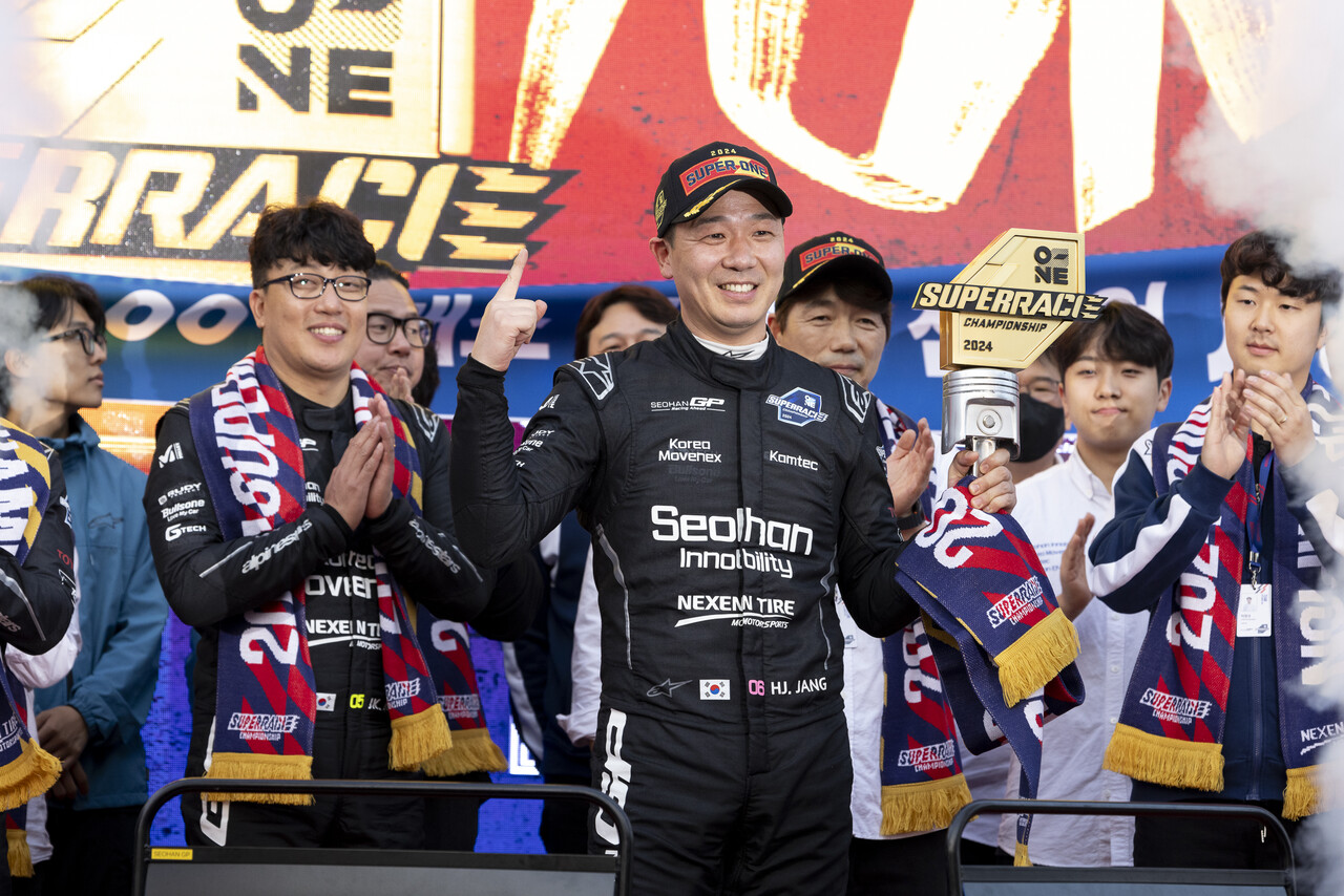 [슈퍼레이스] 장현진, 슈퍼6000 첫 챔피언 등극…팀-타이어 챔프 '서한GP-넥센'