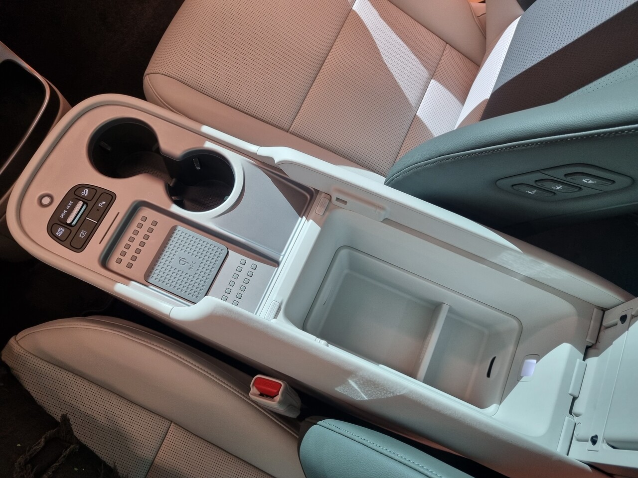 현대차 '아이오닉 9', 테슬라·리비안에 맞서는 대형 전기 SUV의 진화