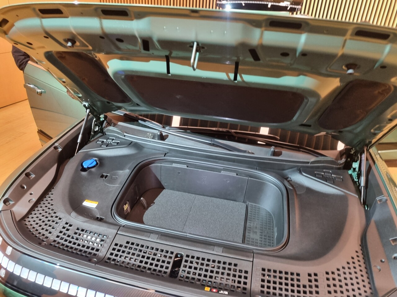 현대차 '아이오닉 9', 테슬라·리비안에 맞서는 대형 전기 SUV의 진화