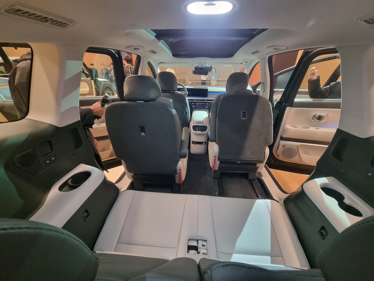 현대차 '아이오닉 9', 테슬라·리비안에 맞서는 대형 전기 SUV의 진화