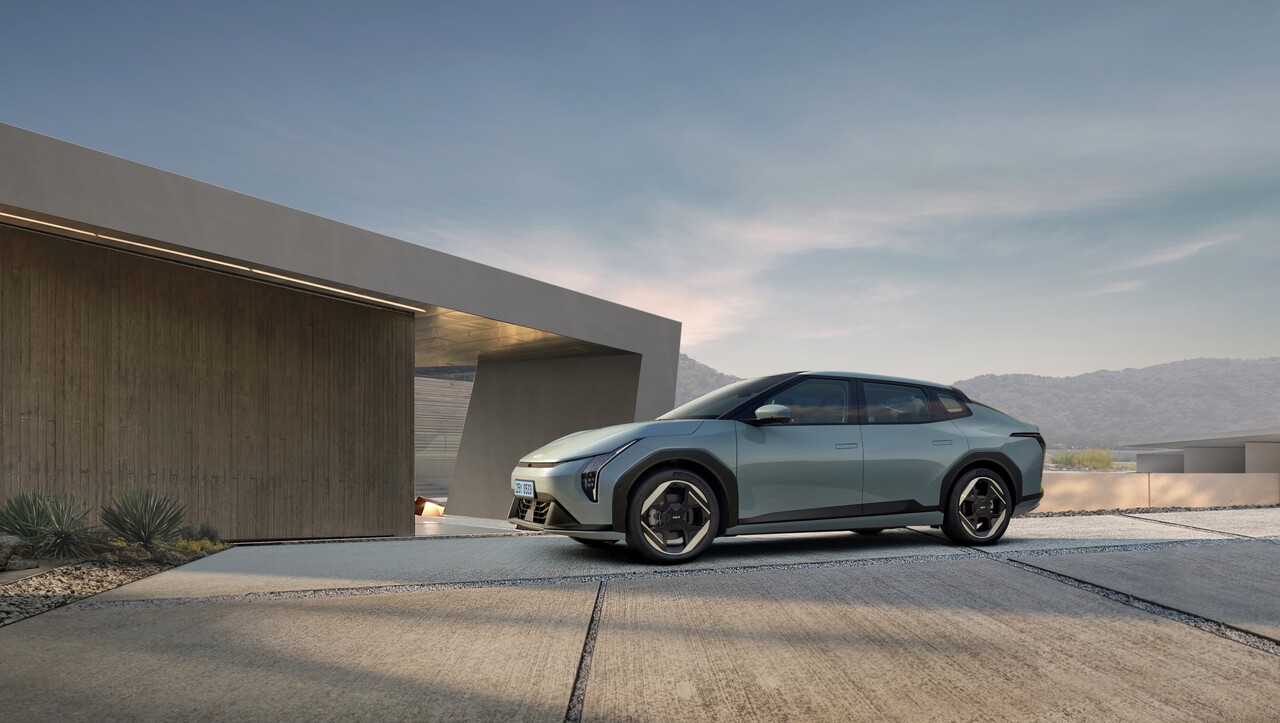 기아, 전기세단 EV4 계약 개시…"실구매가 3400만원"