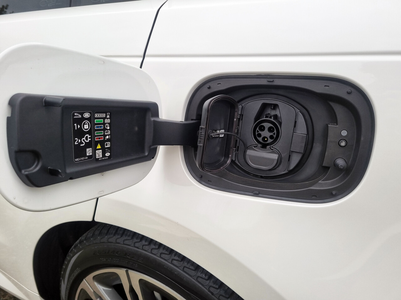 [시승기] 레인지로버 스포츠 P550e 'PHEV와 에어서스로 마법을 부리다'