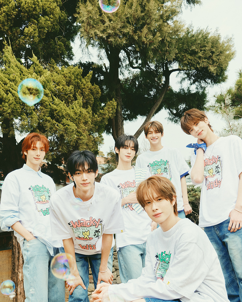 와키윌리, TWS와 함께한 두번째 여름화보…`BE MY BREATH` 캠페인