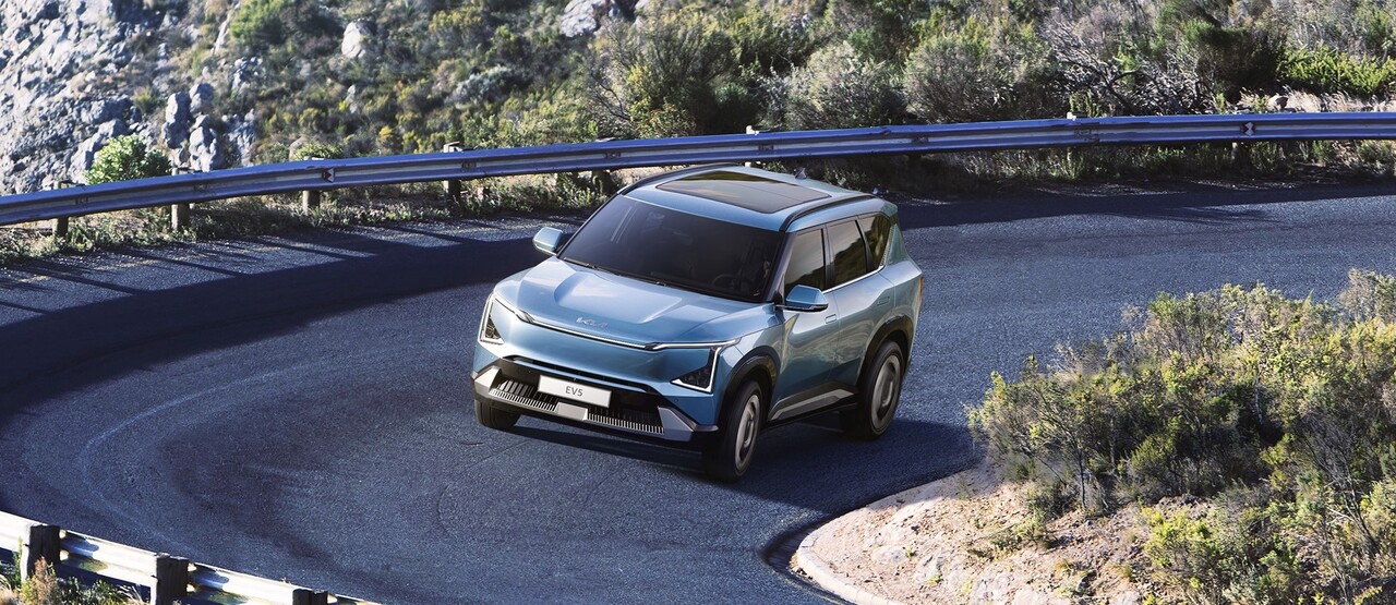 기아 ‘EV5 GT’ 주행 테스트 포착…고성능 전기 SUV 데뷔 임박