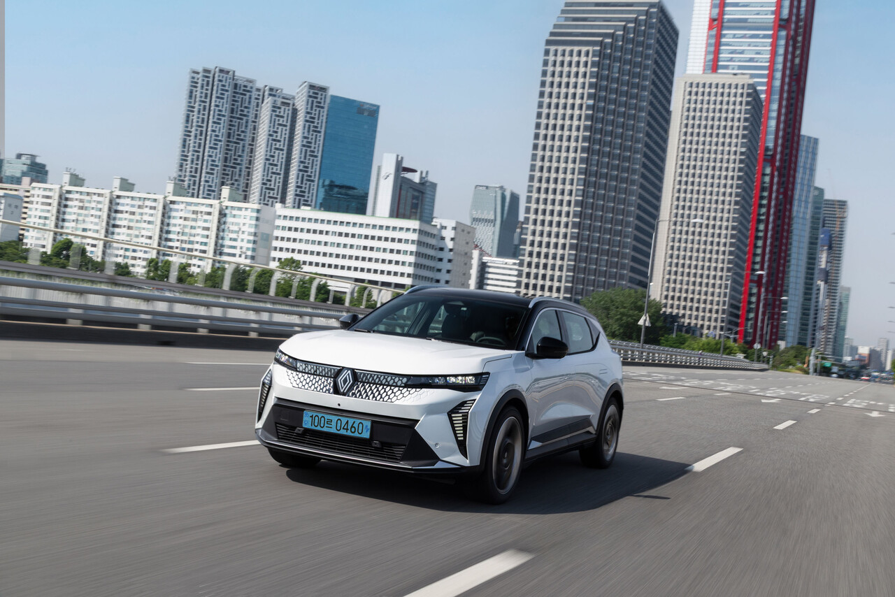르노코리아, 전기 SUV '세닉' 사전예약…"최대 460km 주행"