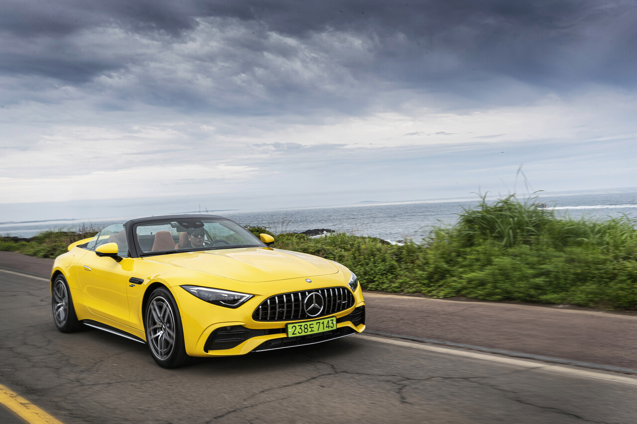 '제주로 날아간' 벤츠 'AMG E 53 PHEV·SL 43', 천혜의 자연으로 풍덩