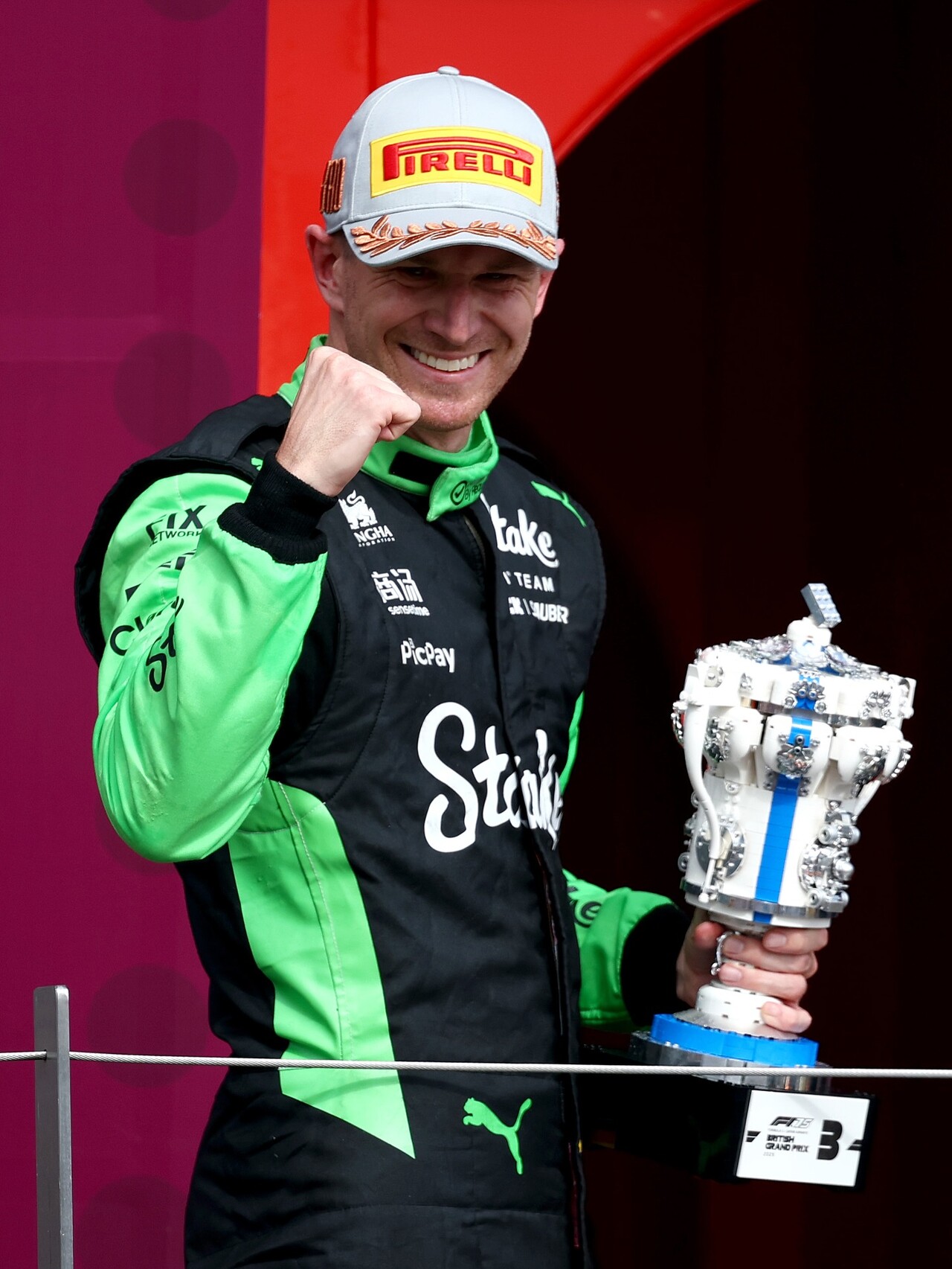 영화 'F1 더무비' 현실판...노장 휠켄베르크, 눈물의 생애 첫 시상대