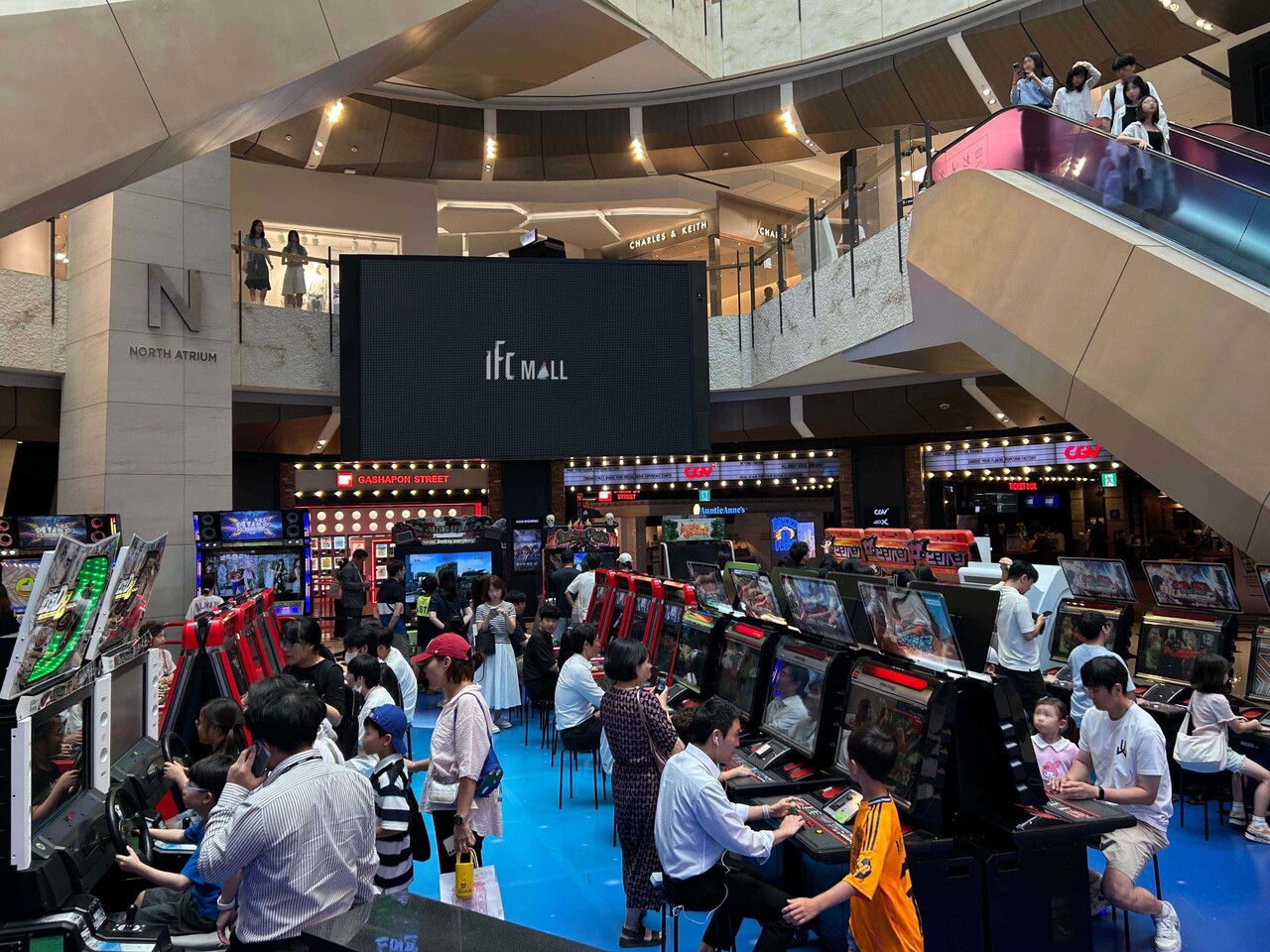 "도심 속 몰캉스"...IFC몰, ‘뉴트로 게임 페스티벌’ 개최