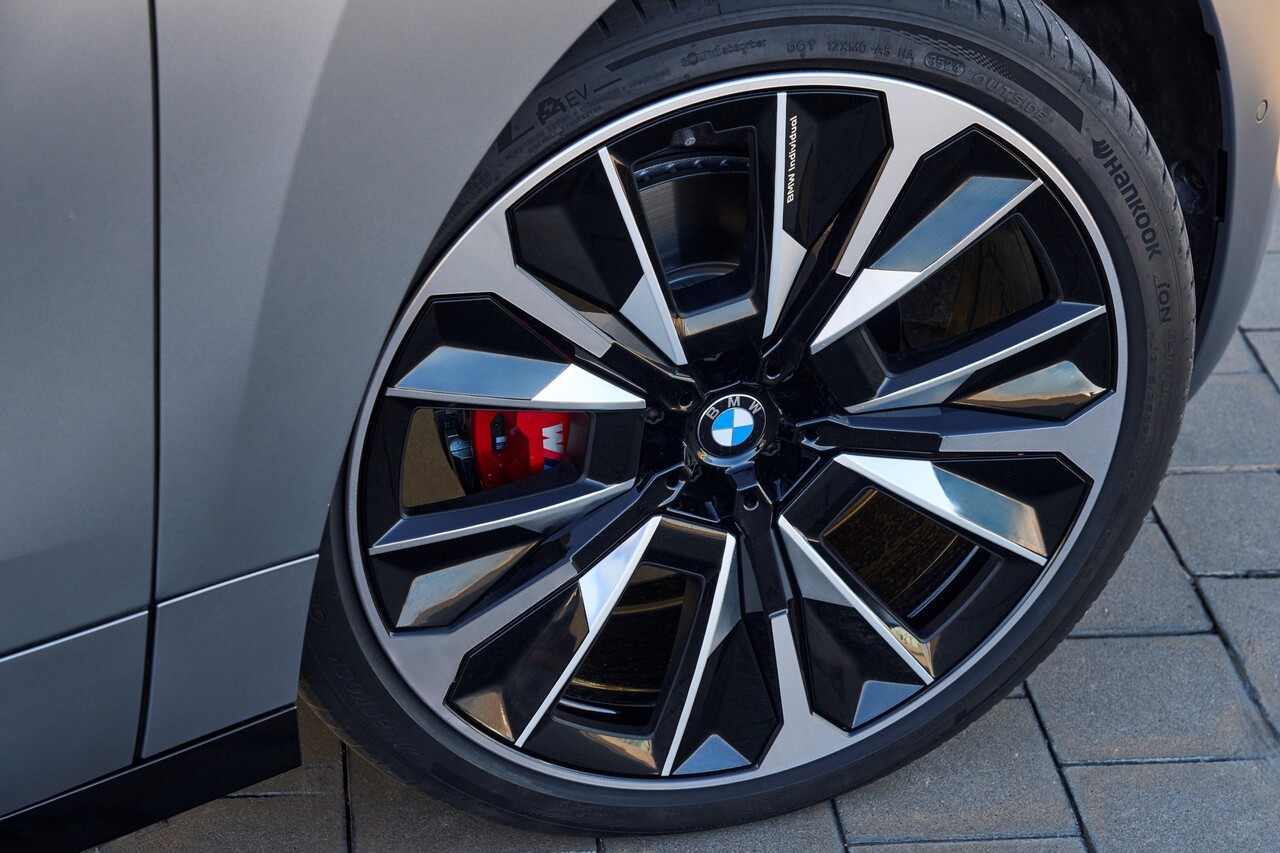 “500마력 퍼포먼스 완벽 지원”...한국타이어, BMW 전기 SUV ‘iX’ 신차용 타이어 공급