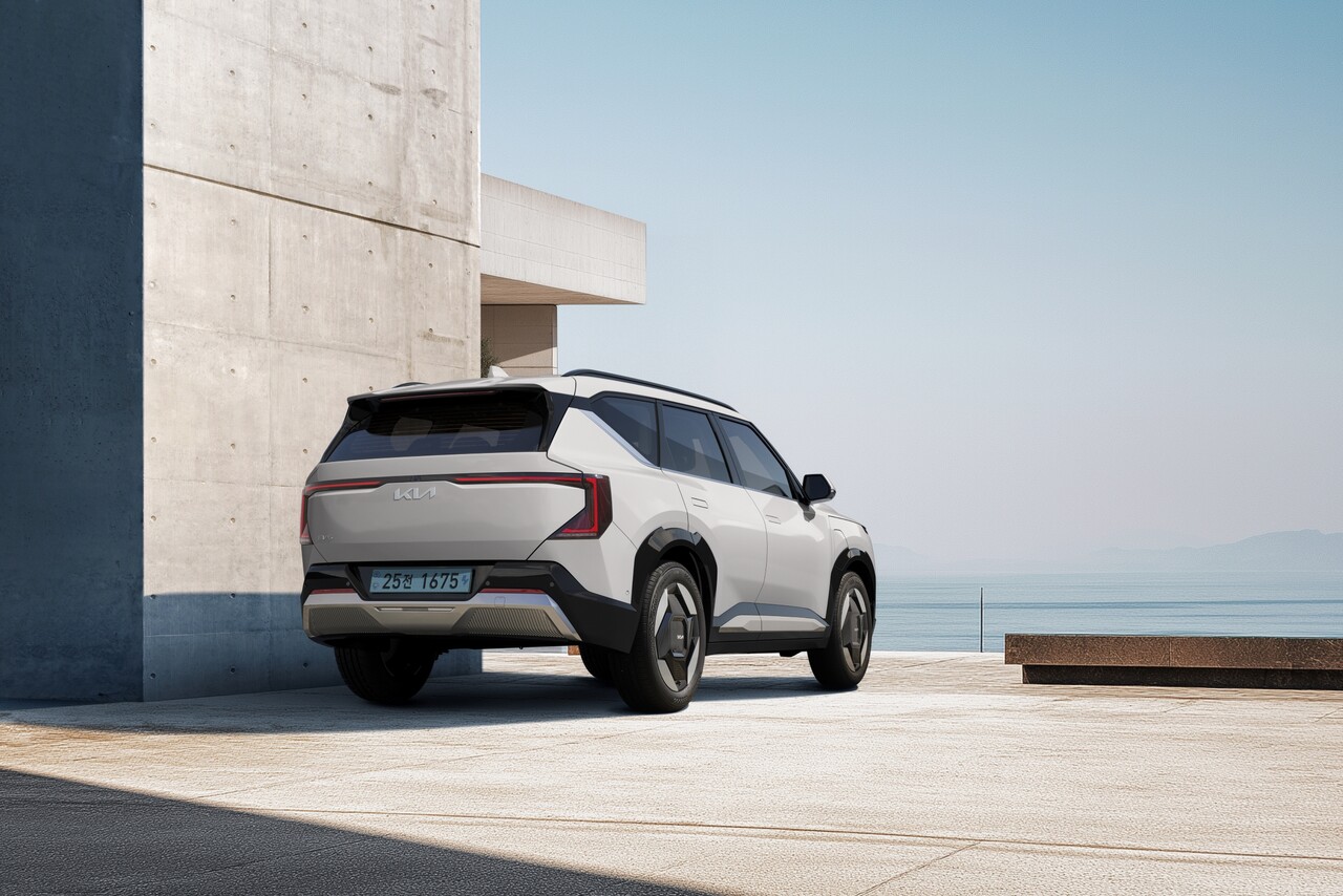 '패밀리 전기차 SUV' 더 기아 EV5…"성능은 우수한데 가격 아쉬워"