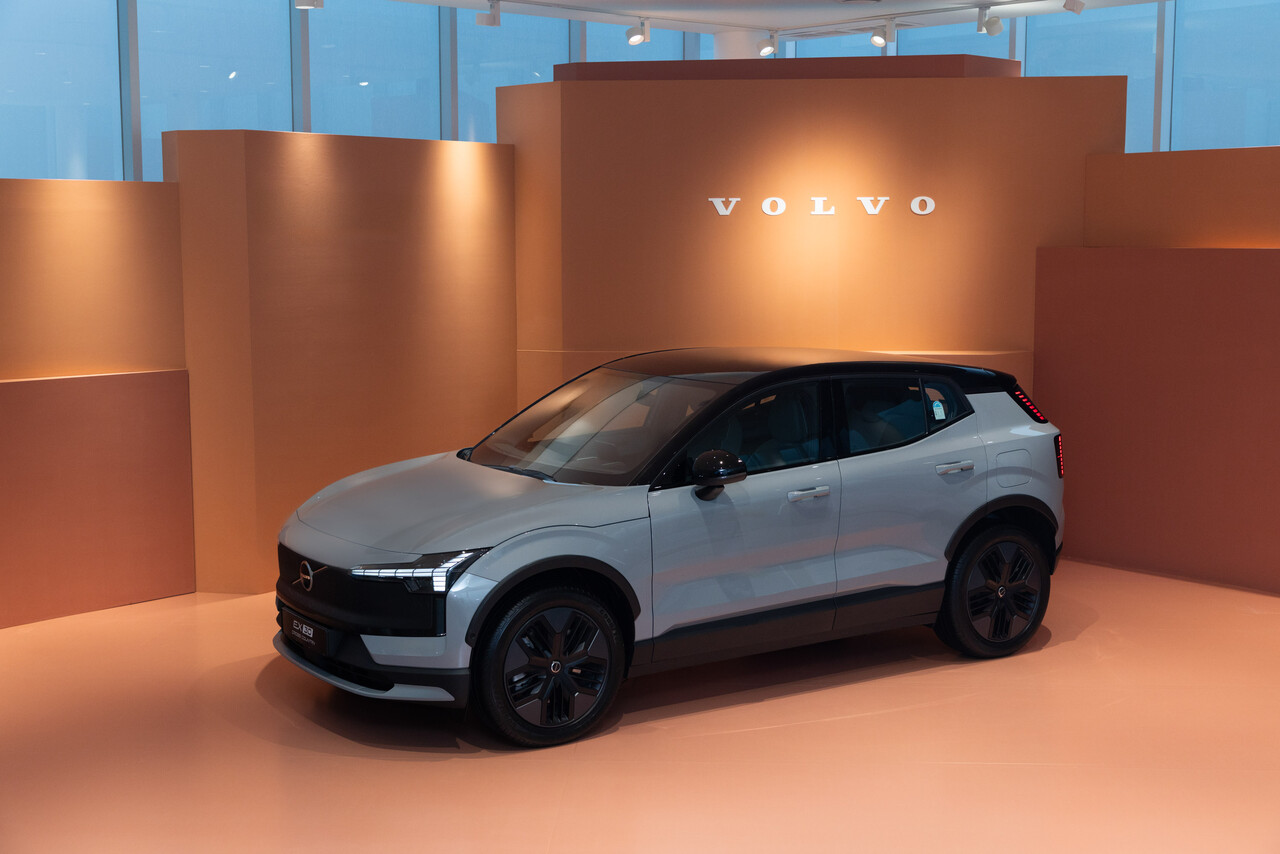 볼보, 첫 전기 크로스컨트리 'EX30 CC' 국내 상륙…"역대급 성능에 파격가"